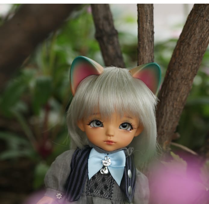 Lati Yellow Alice in W’land Cheshire Luna dark grayWINK HEAD – Doll Peddlar