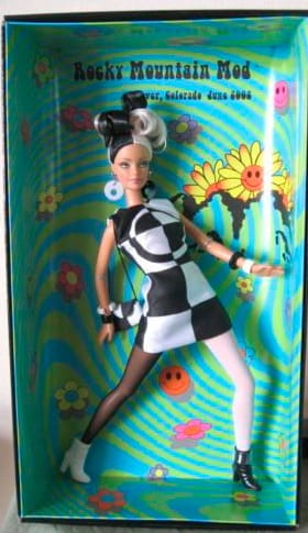 B9140 Modern Circle Barbie Producer LE1000 – Doll Peddlar