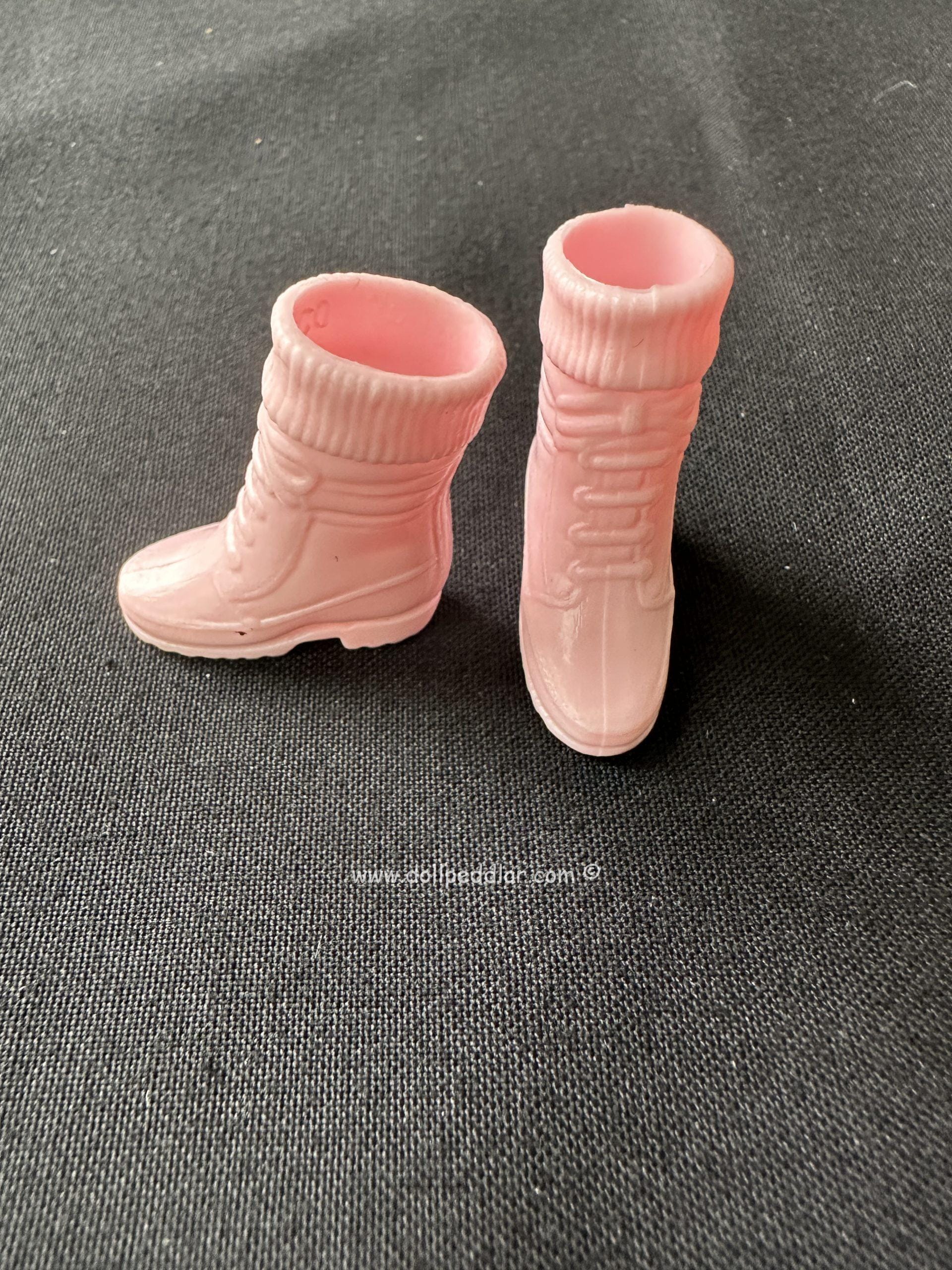 30mm Pink Plastic Boots – Doll Peddlar