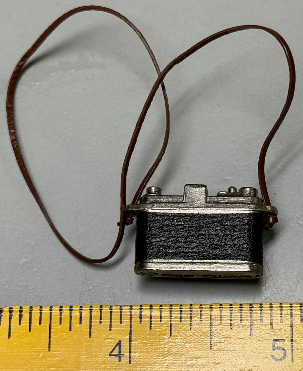 Miniature Metal Camera (.75″ x .5″) – Doll Peddlar